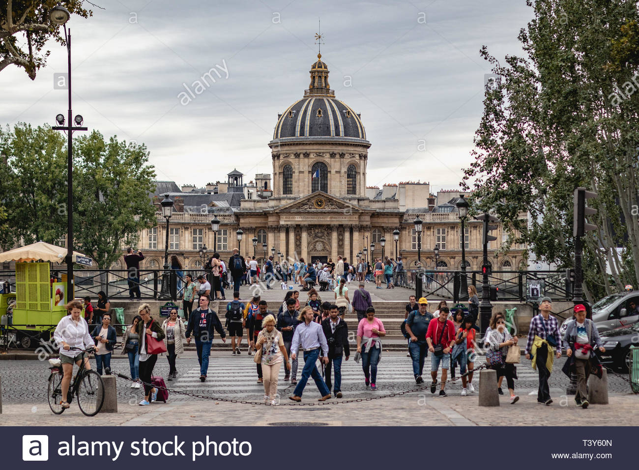 Academie Francaise Pont Des Arts Stock Photos & Academie Francaise Pont ...