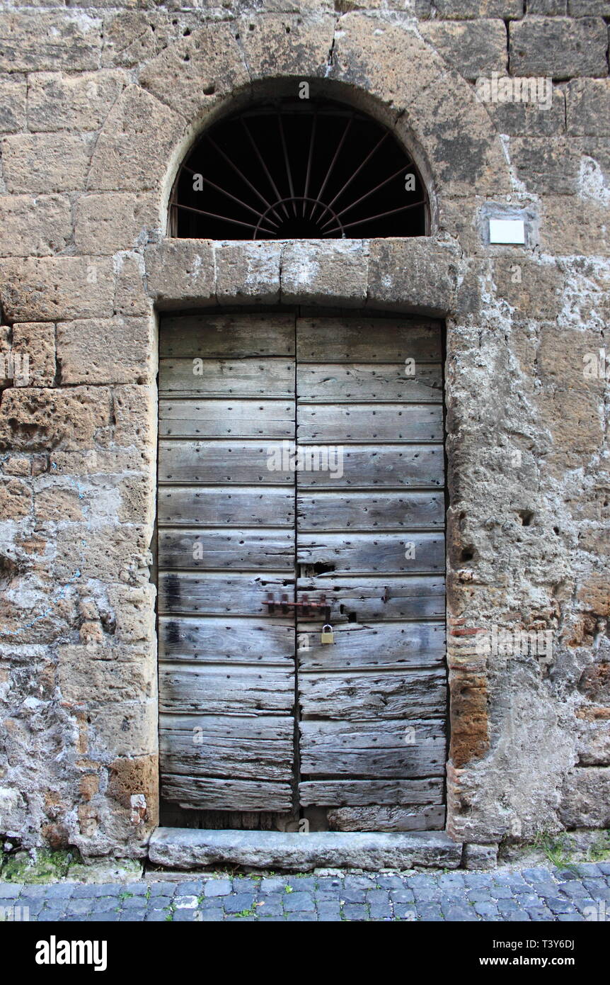 Ancient wooden front door in a crumbling building Stock Photo - Alamy