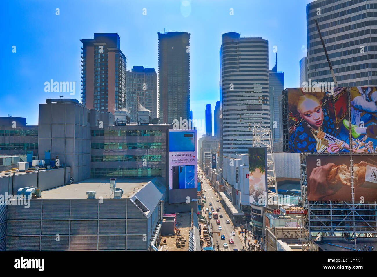 Yonge and front street hi-res stock photography and images - Alamy