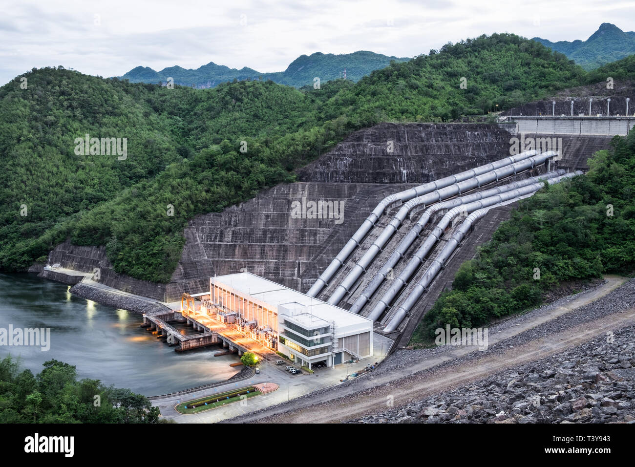 Lake at srinakarin dam hi-res stock photography and images - Alamy