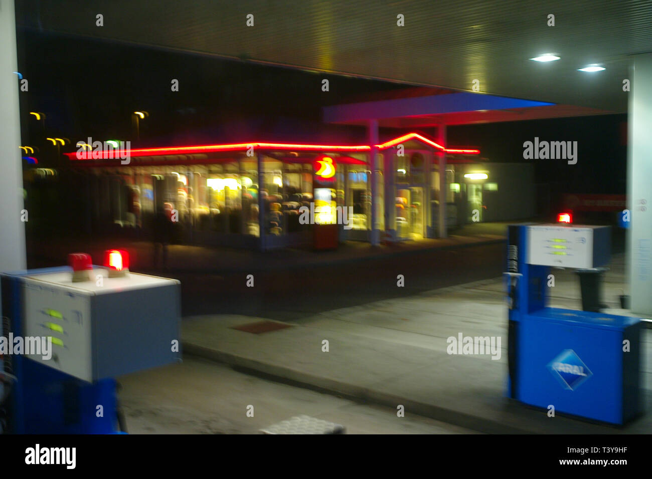 Aire de repos autoroutiere hi-res stock photography and images - Alamy