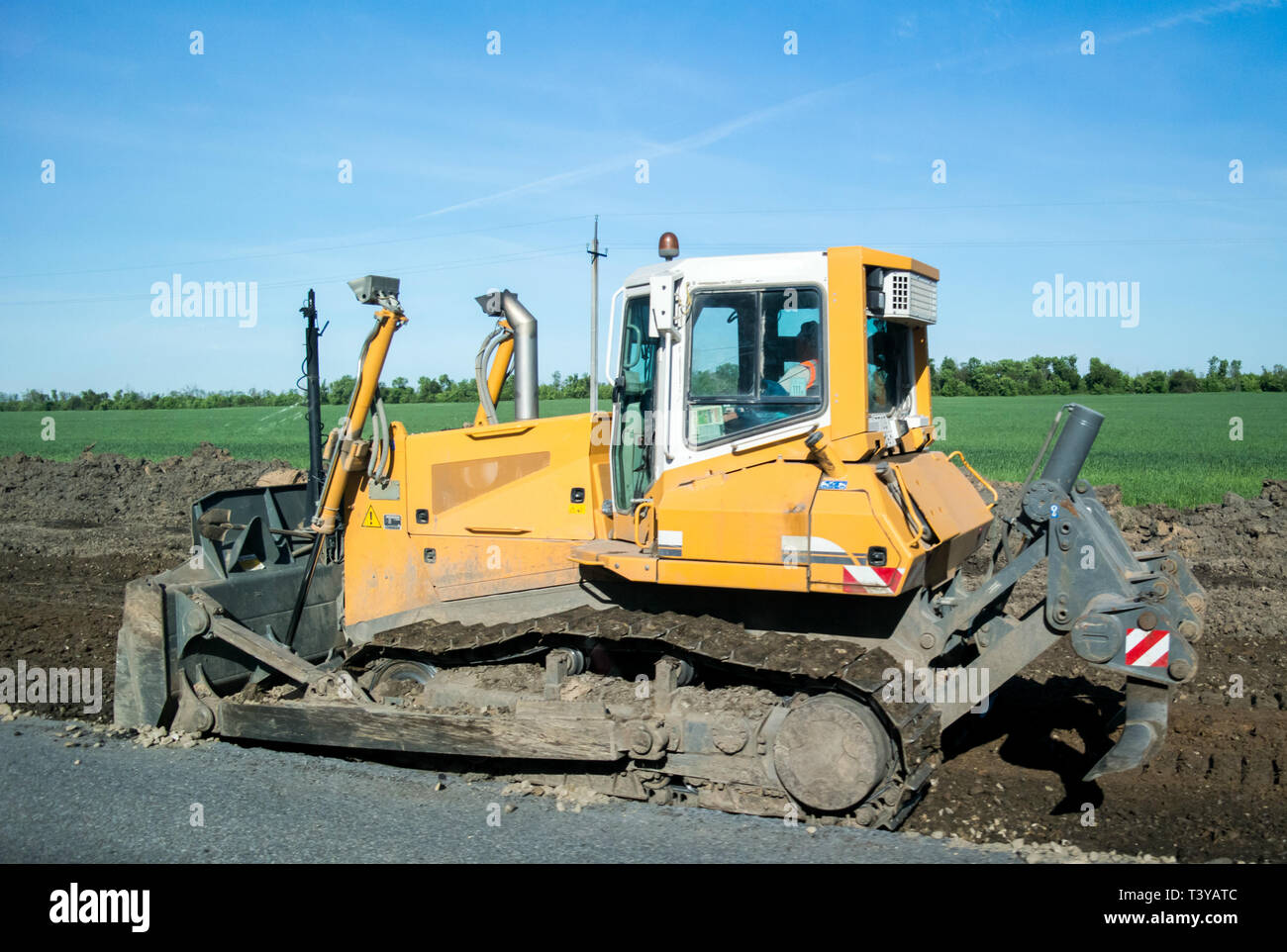 Bulldozer side view hi-res stock photography and images - Alamy