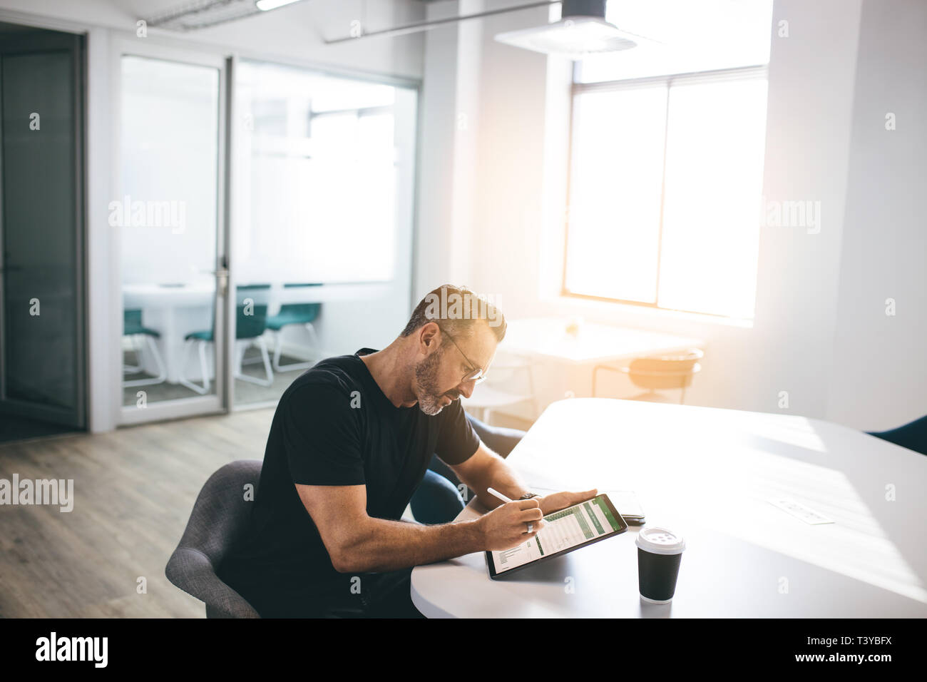 Business emails hi-res stock photography and images - Alamy