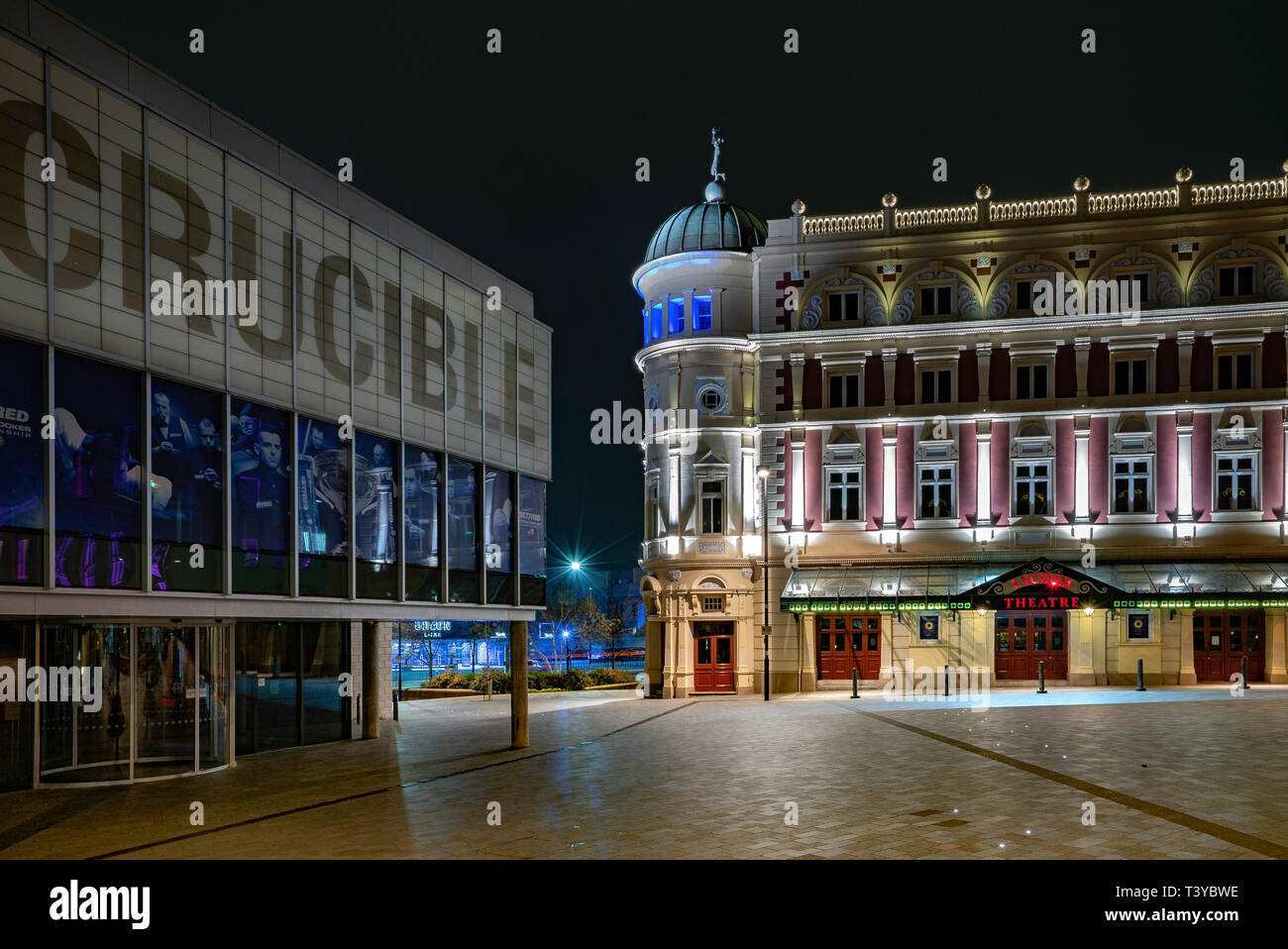 Night theatres hi-res stock photography and images - Alamy