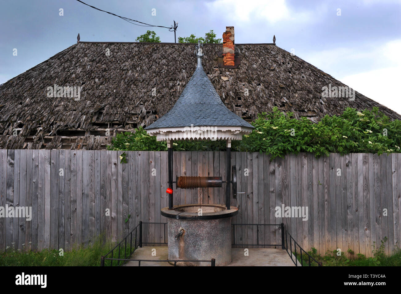 Traditional draw well in Filioara, Neamț / Romania Stock Photo - Alamy