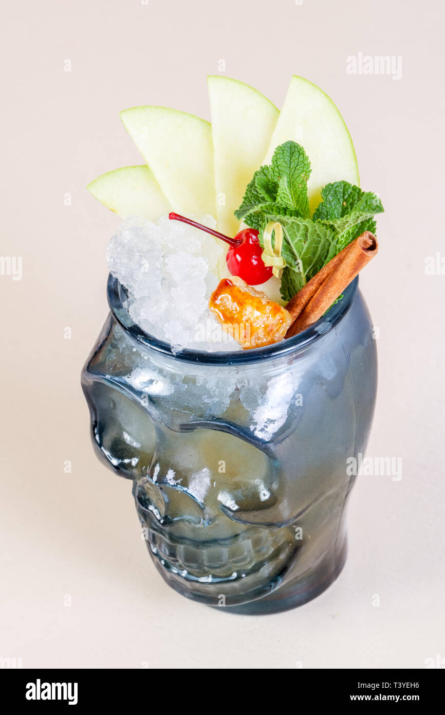 Mojito with apple and cinnamon Stock Photo - Alamy