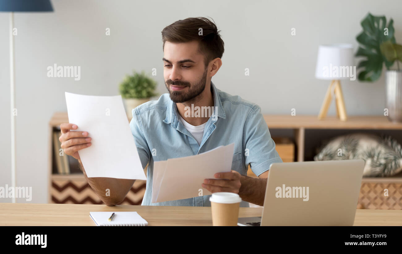 Man reading paper hi-res stock photography and images - Alamy