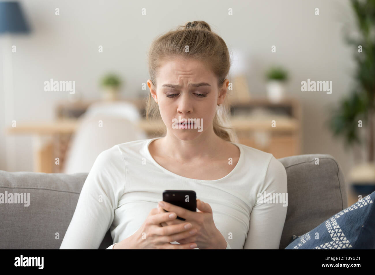 Woman reading bad news using hi-res stock photography and images - Alamy