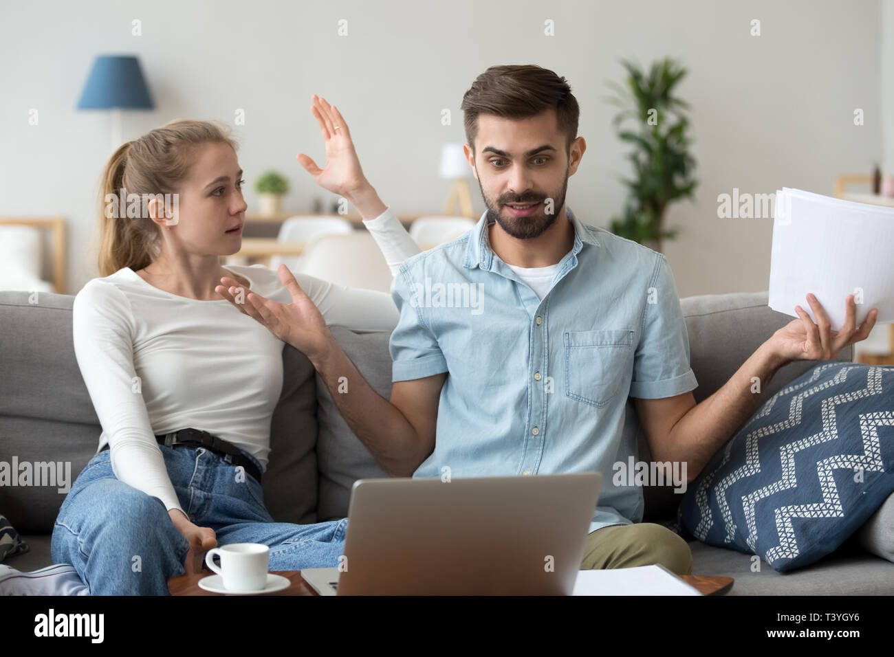 Check notification hi-res stock photography and images - Alamy