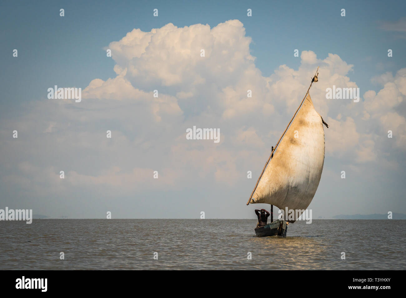 Luo fishing boat hi-res stock photography and images - Alamy