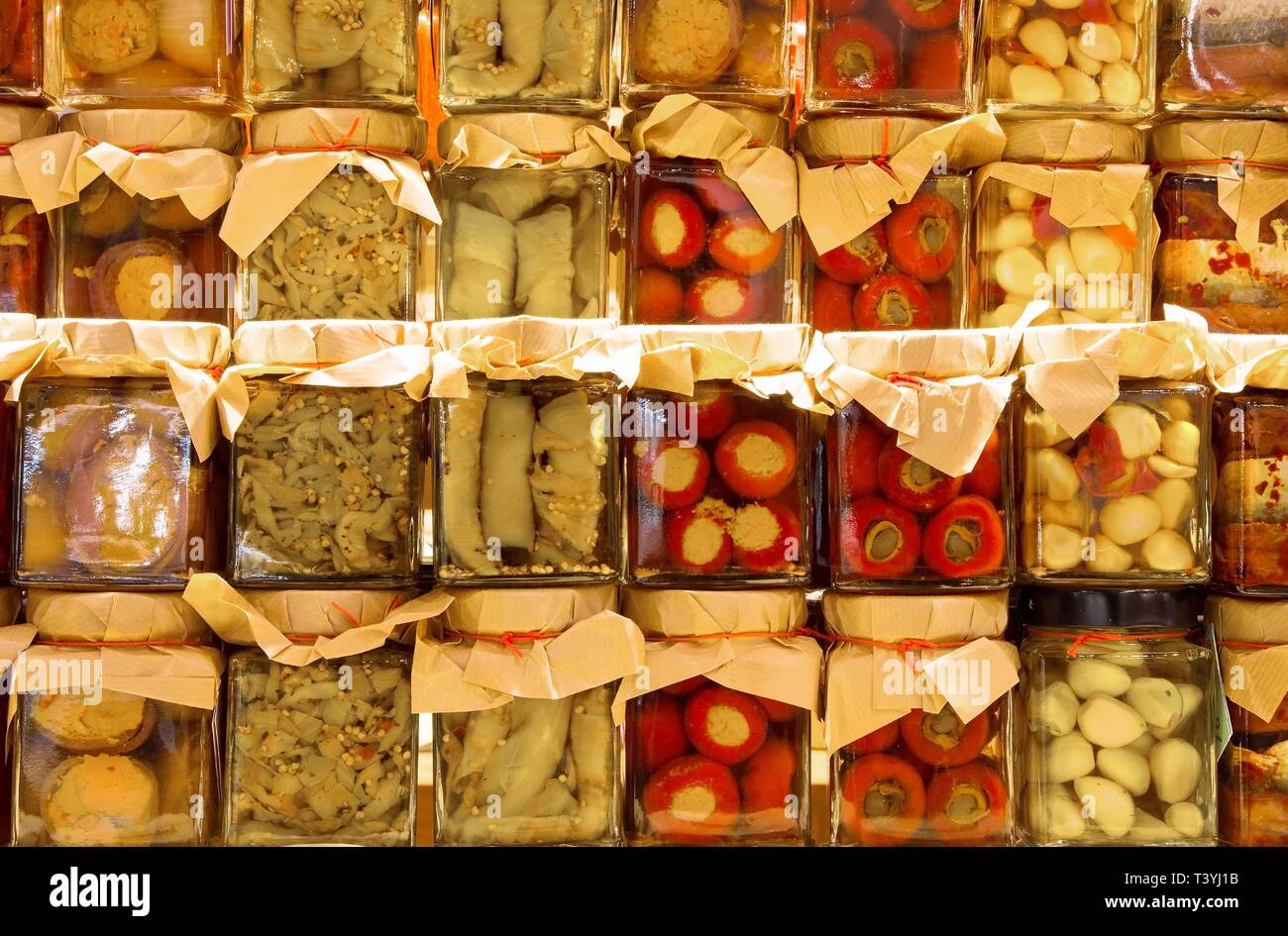 jars with preserved italian food with tomatoes and vegetables Stock ...