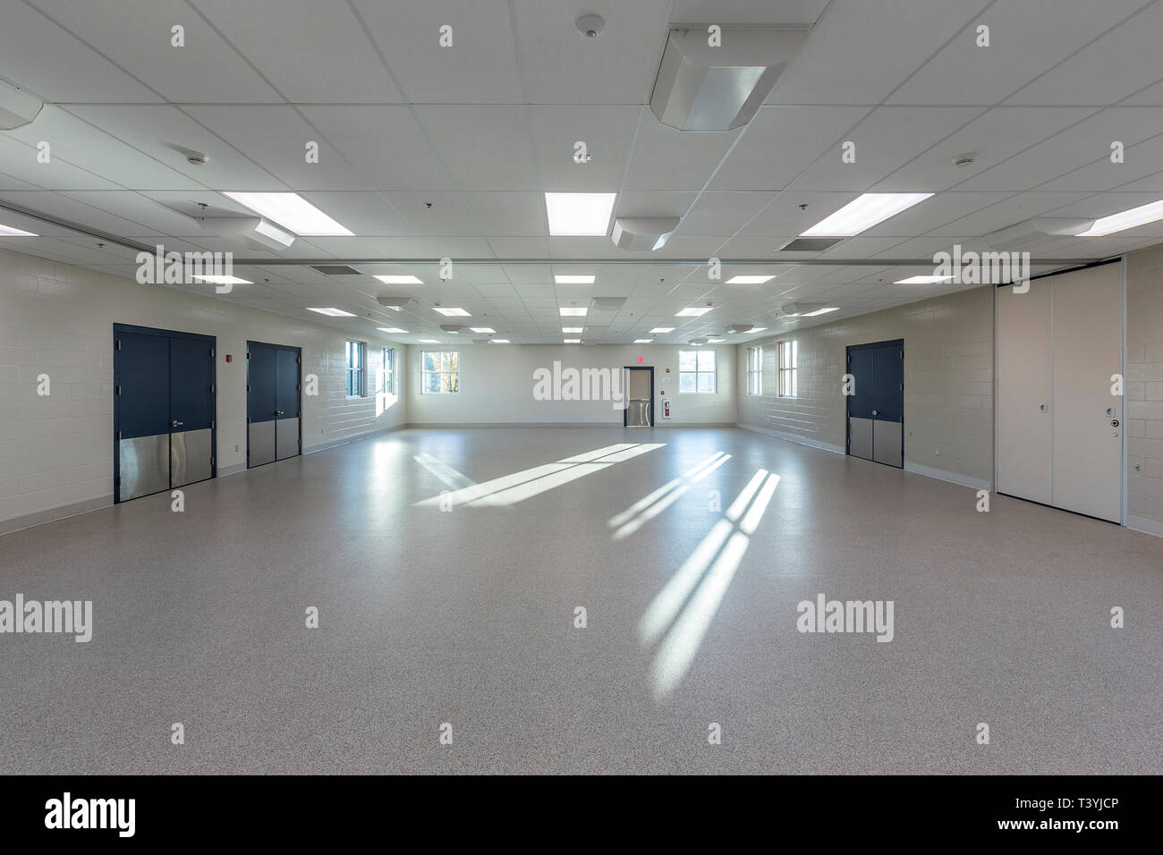 Huge empty room hi-res stock photography and images - Alamy