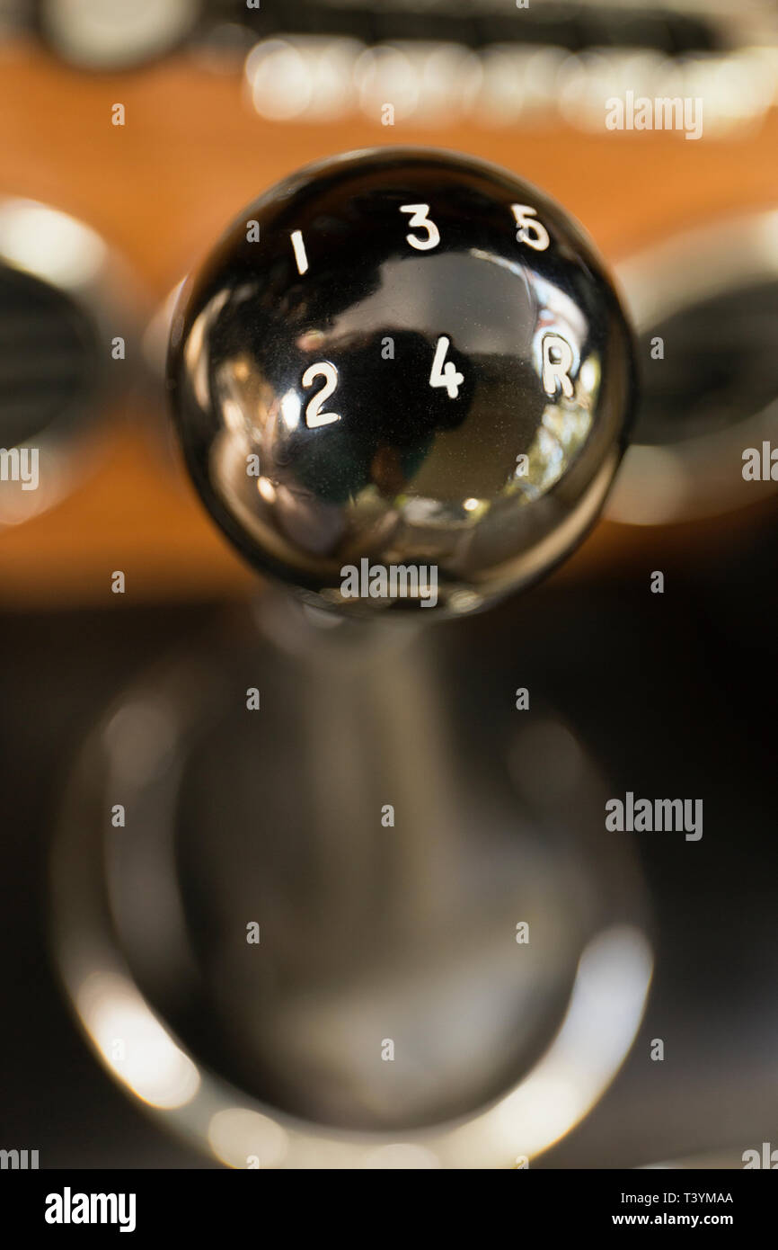 Gear shift vintage car hi-res stock photography and images - Alamy