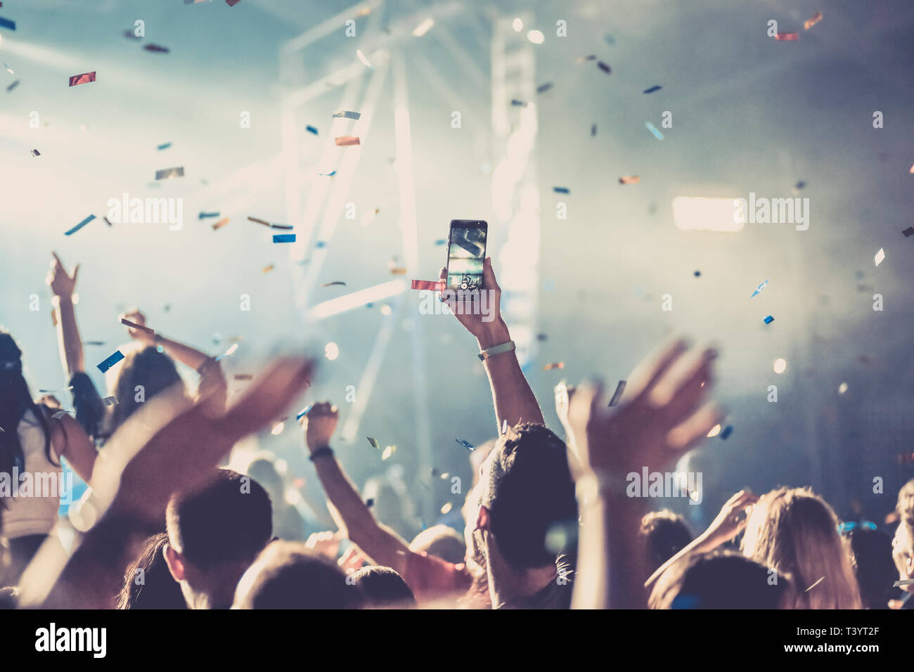 Night club crowd confetti hi-res stock photography and images - Alamy