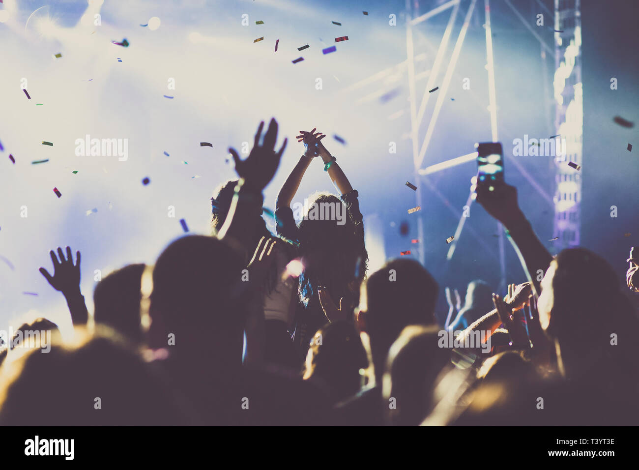 Night club crowd confetti hi-res stock photography and images - Alamy