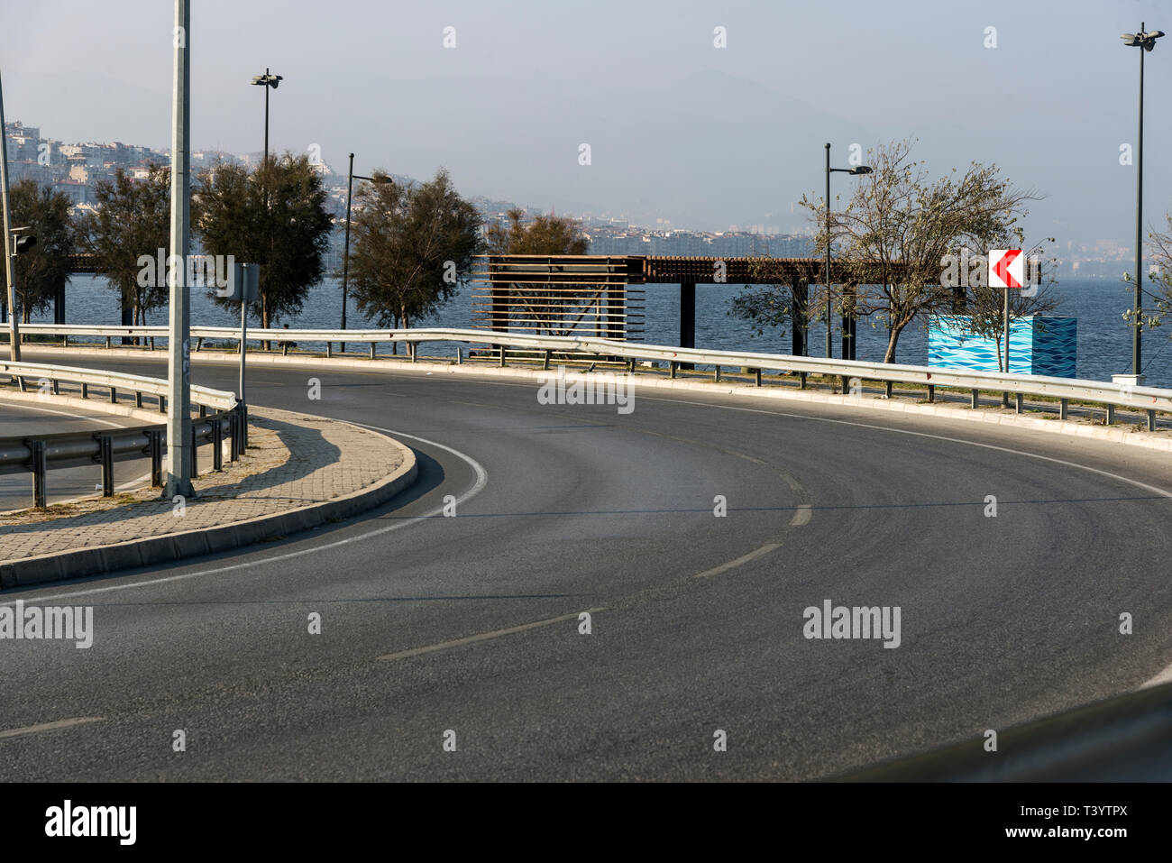 Sharp bend hi-res stock photography and images - Alamy