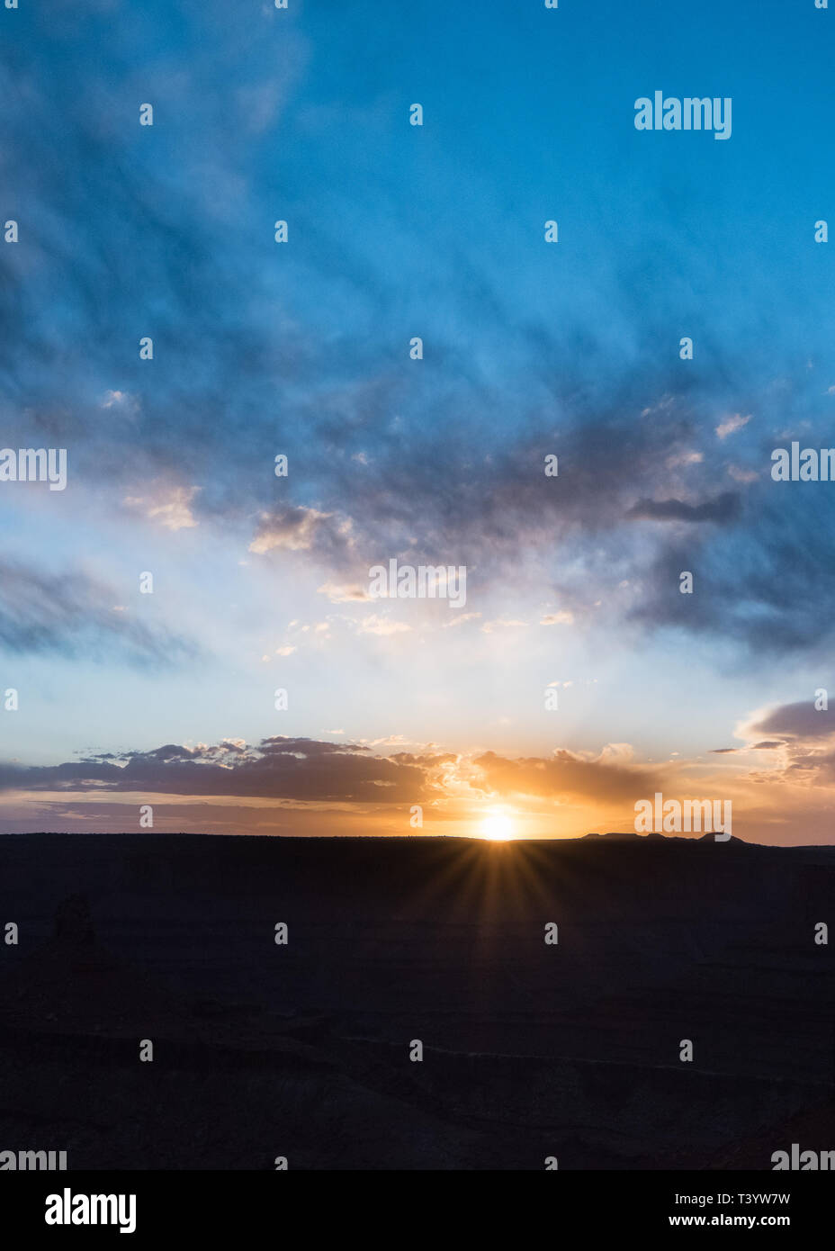 Sunset sunrise dawn dusk first hi-res stock photography and images - Alamy