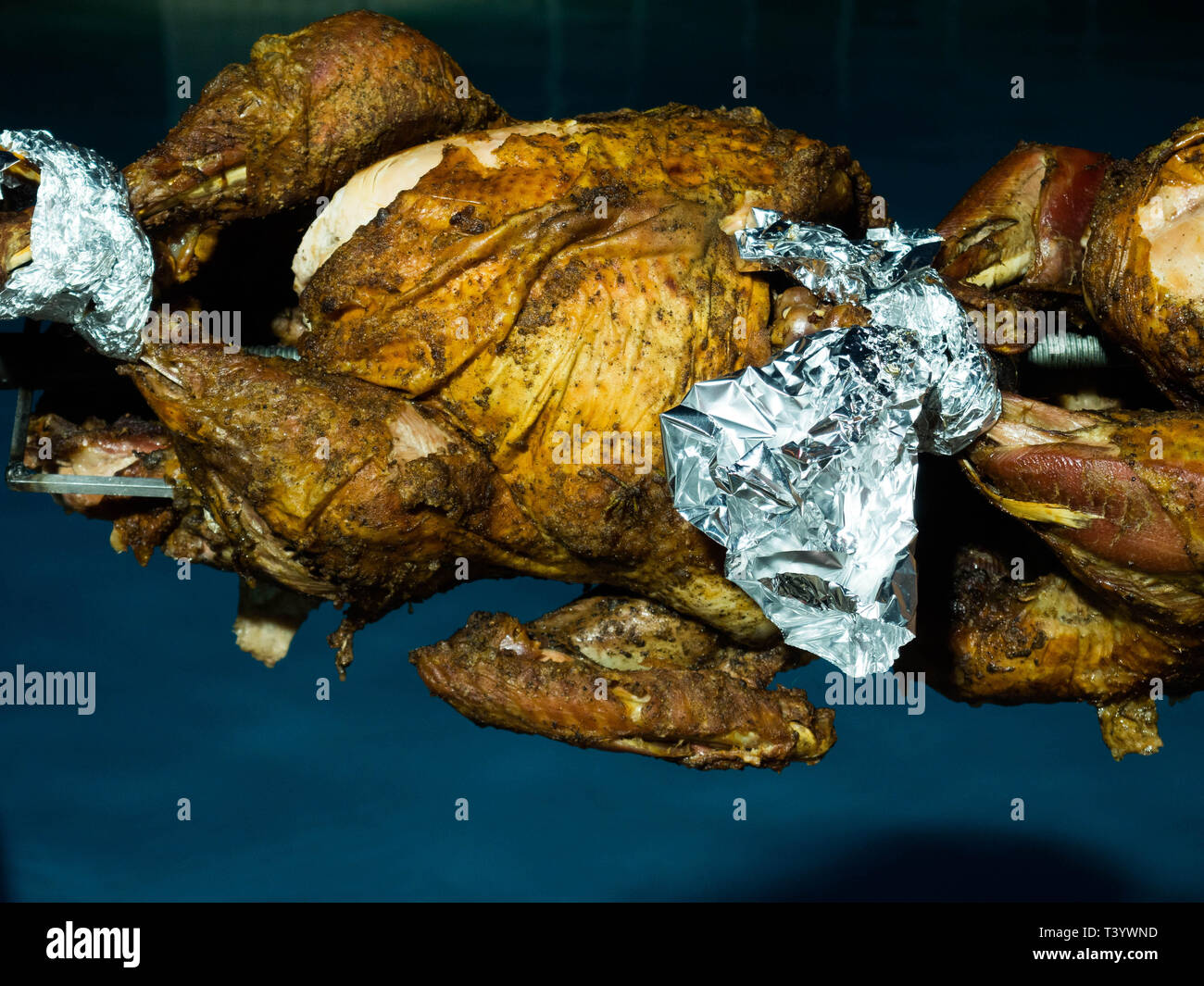 Two whole roasted seasoned chickens on grill on blue background Stock ...