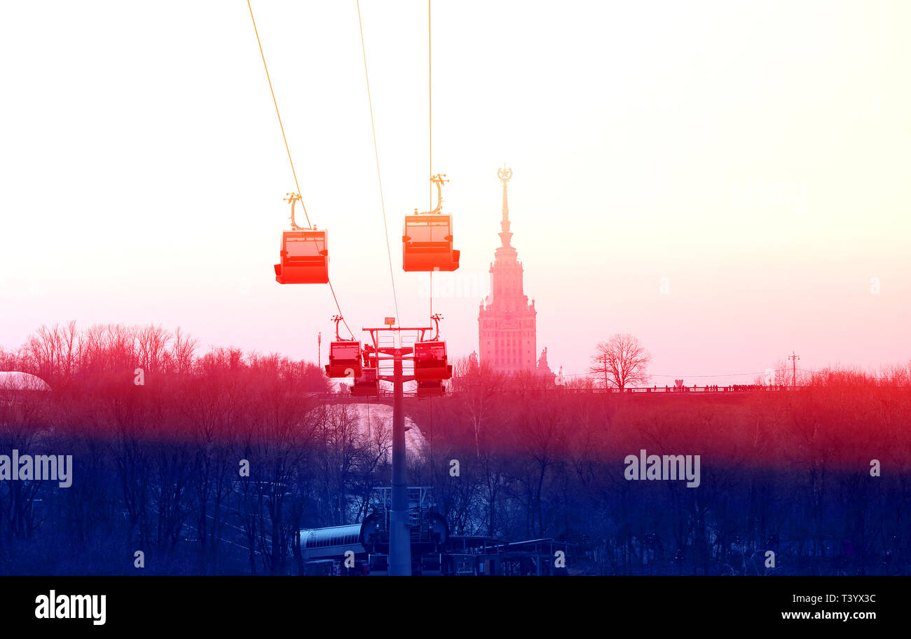 Photo Moscow high-rise cable car and the city skyline Stock Photo - Alamy