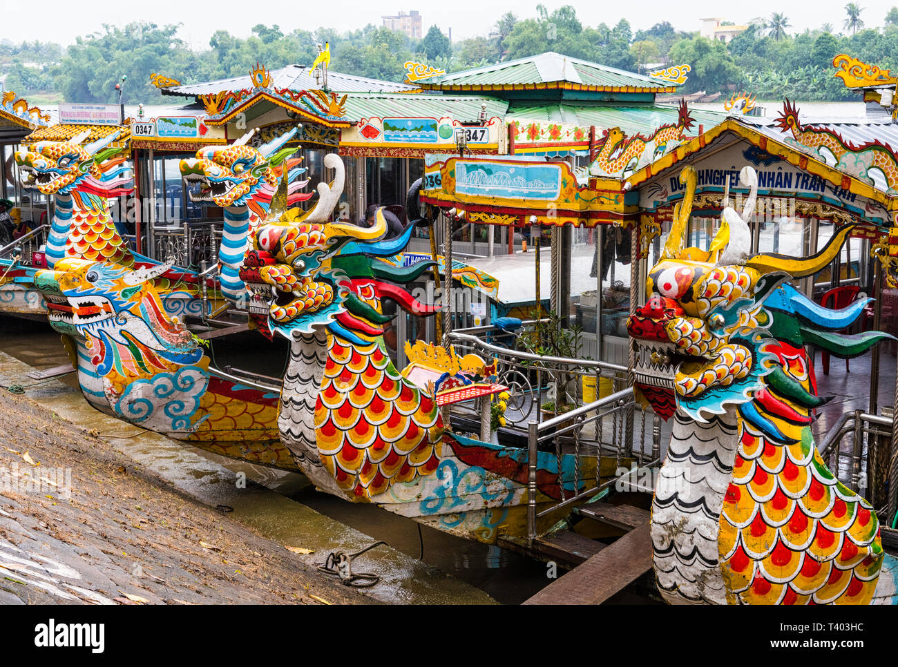 Dragon boat on perfume river hue hi-res stock photography and images ...