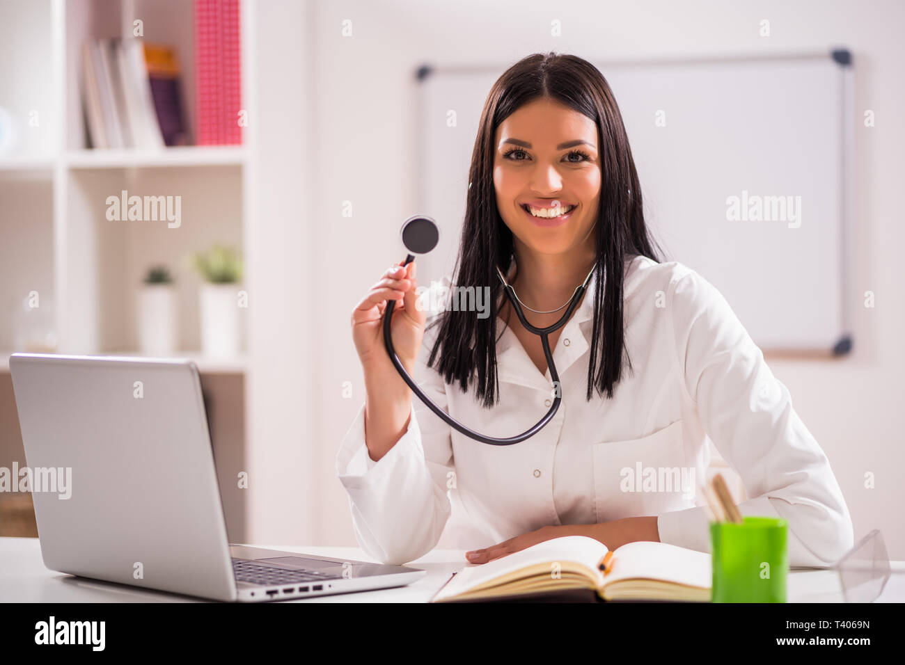 Cardiologist worker hi-res stock photography and images - Alamy