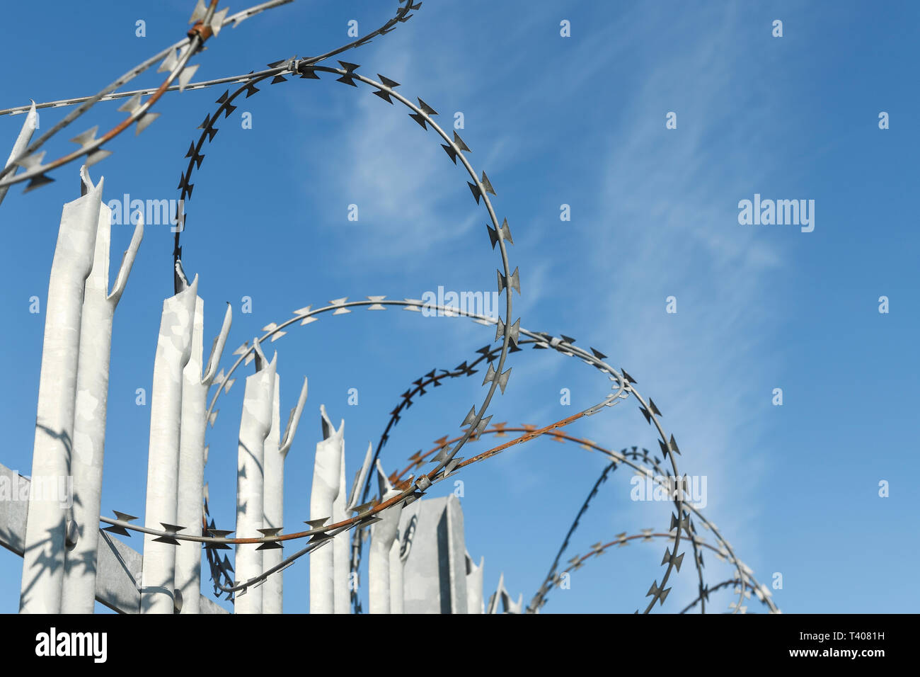 Razor sharp fencing hi-res stock photography and images - Alamy