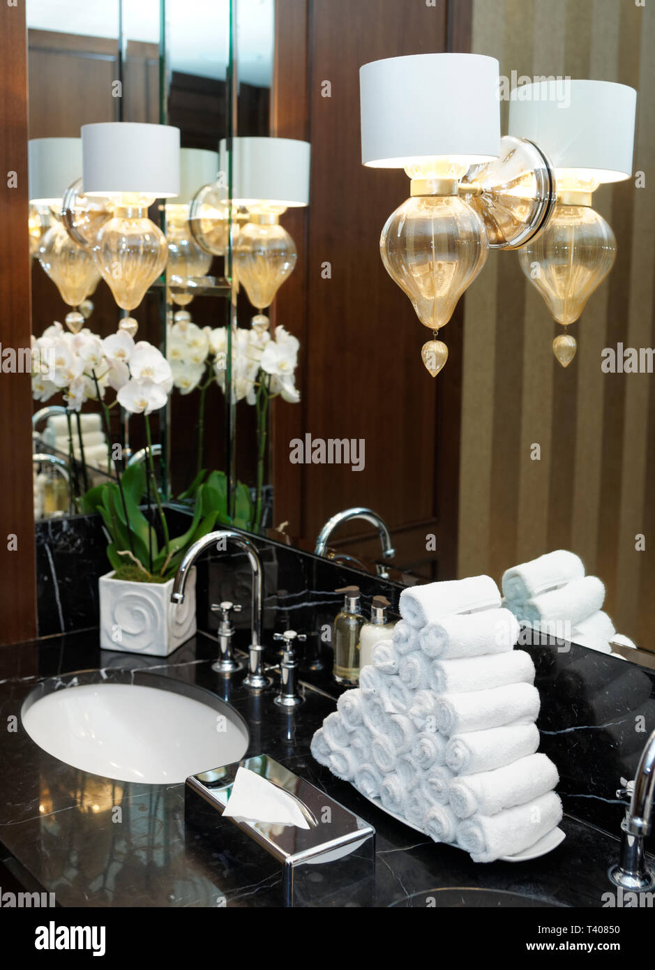 Golden restroom hi-res stock photography and images - Alamy