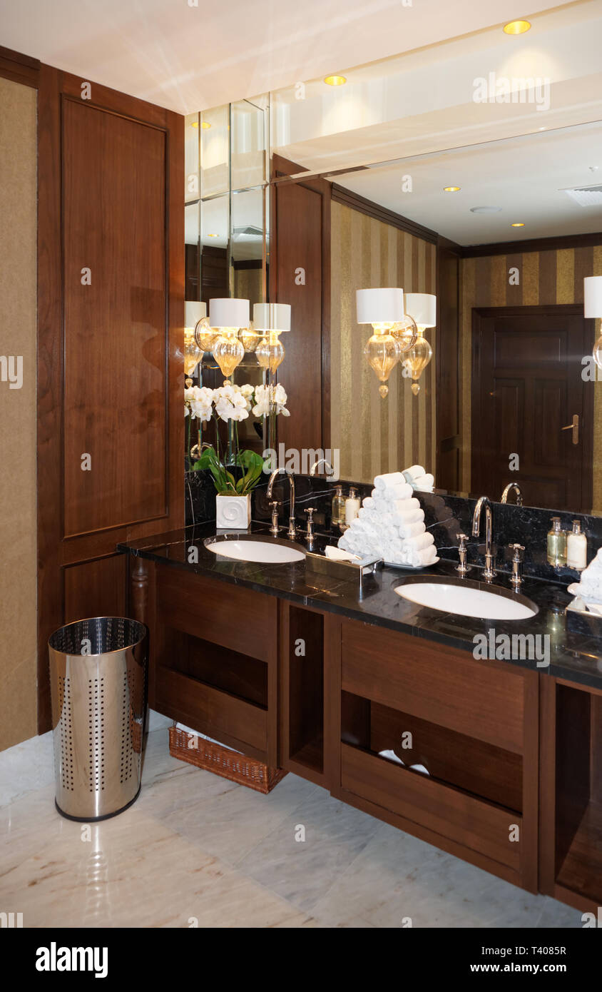 Golden restroom hi-res stock photography and images - Alamy