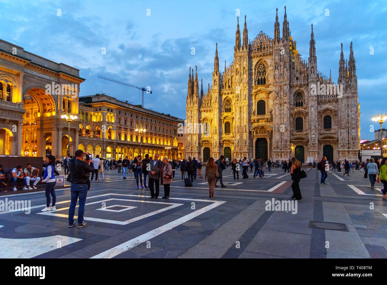 Duomo di milano at night hi-res stock photography and images - Alamy