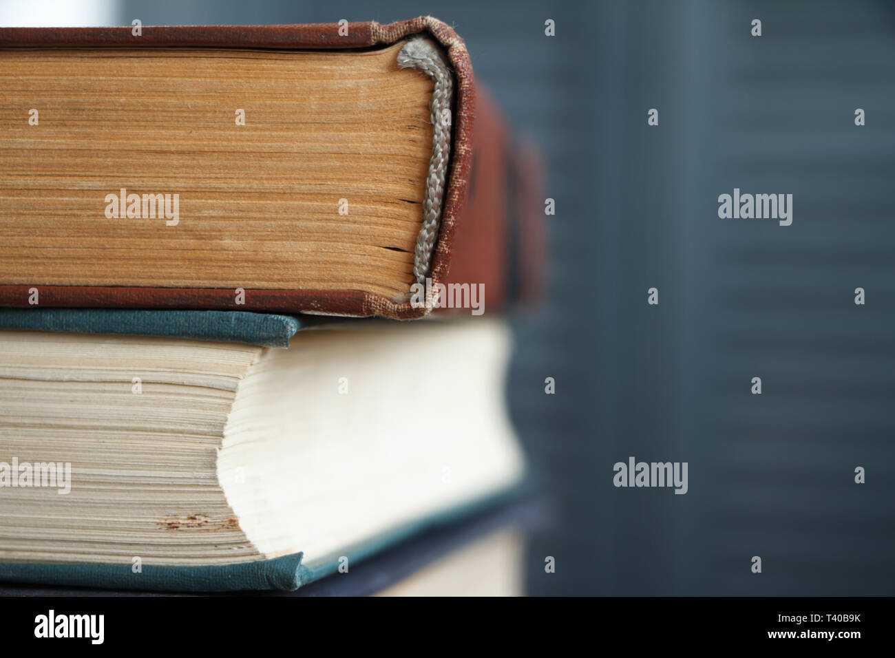 Bookshelf Broken High Resolution Stock Photography and Images - Alamy