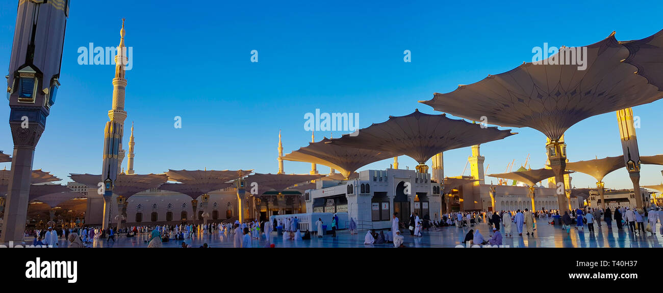 Madinah Islamic Mosque Green Dome High Resolution Stock Photography and ...