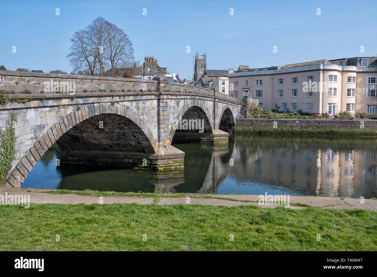 Totnes Bridge is the nearest bridge to the sea, over the River Dart ...