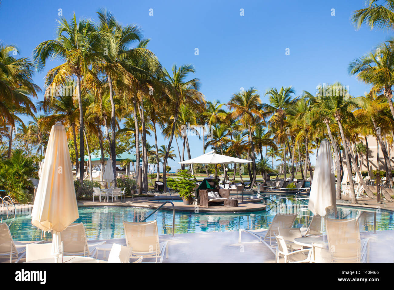 Tropical hotel exterior hi-res stock photography and images - Alamy