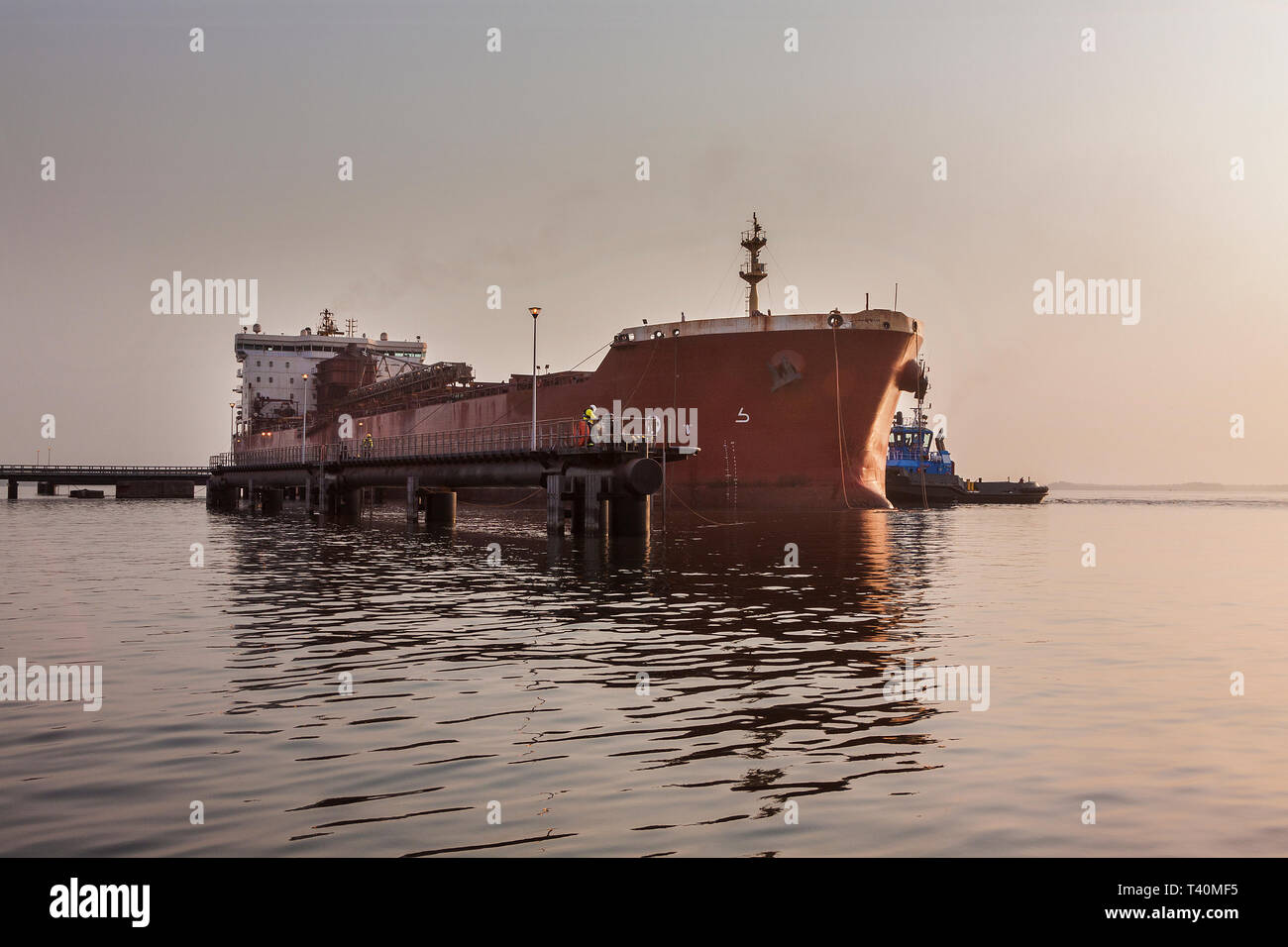 Iron ore vessels hi-res stock photography and images - Alamy