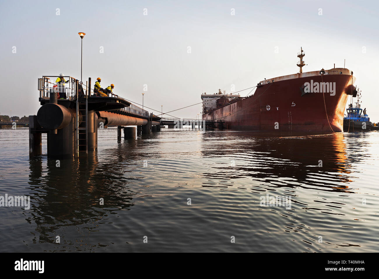 Transshipper hi-res stock photography and images - Alamy