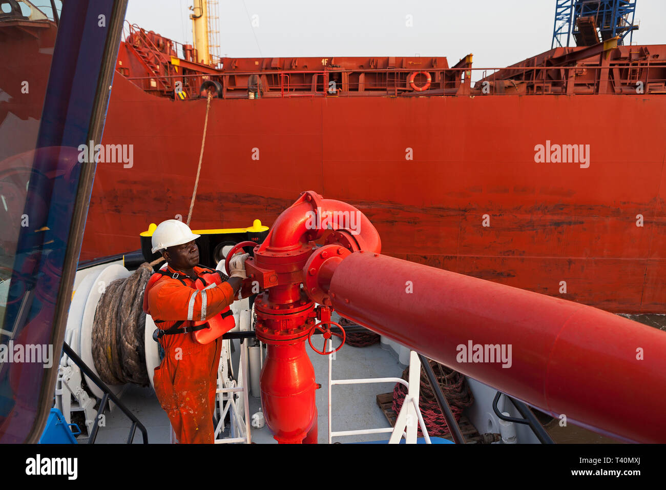 Iron ore ship hi-res stock photography and images - Alamy
