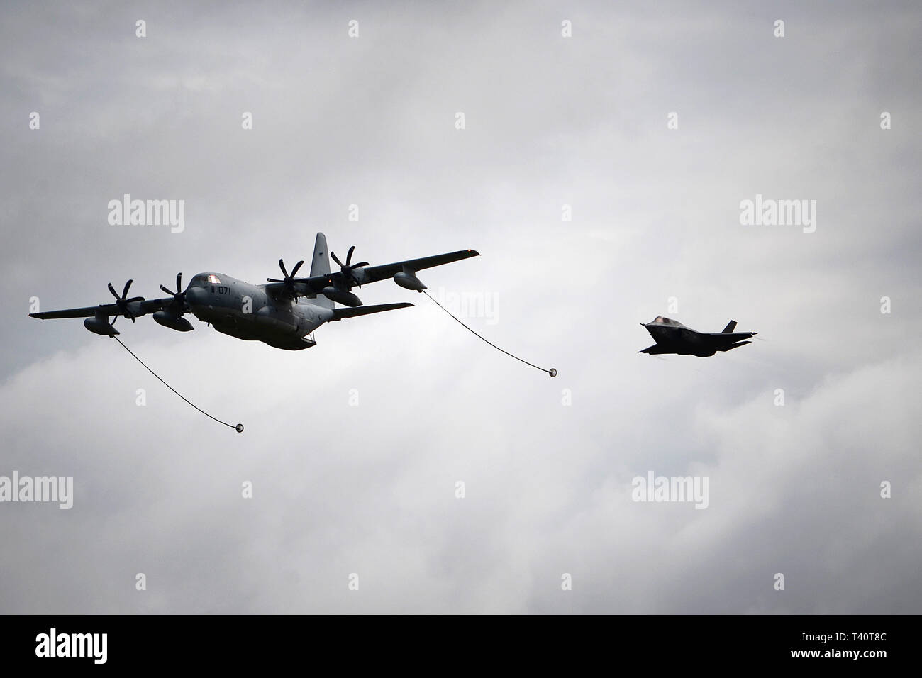 World war 2 refueling hi-res stock photography and images - Alamy