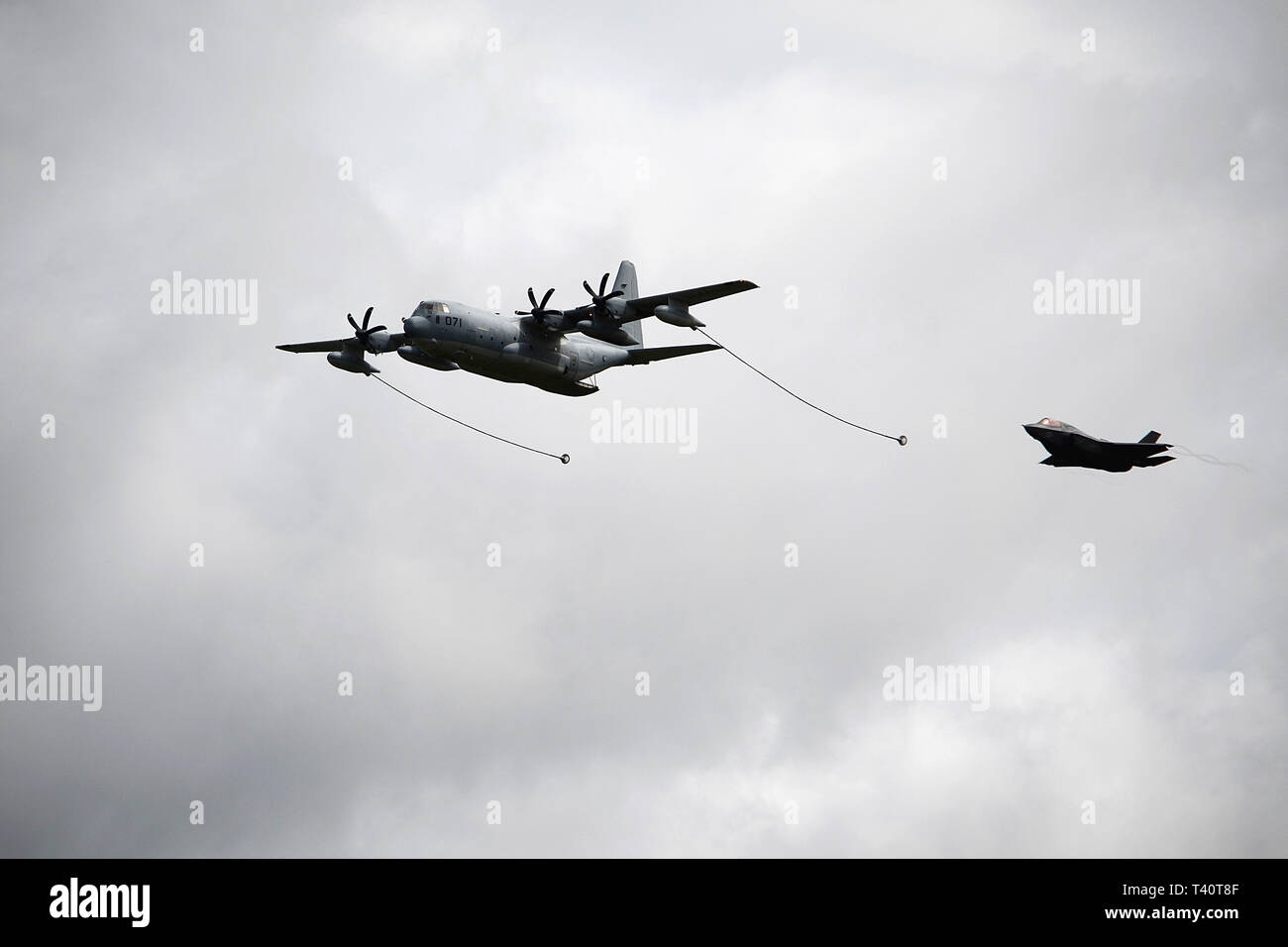 World war 2 refueling hi-res stock photography and images - Alamy
