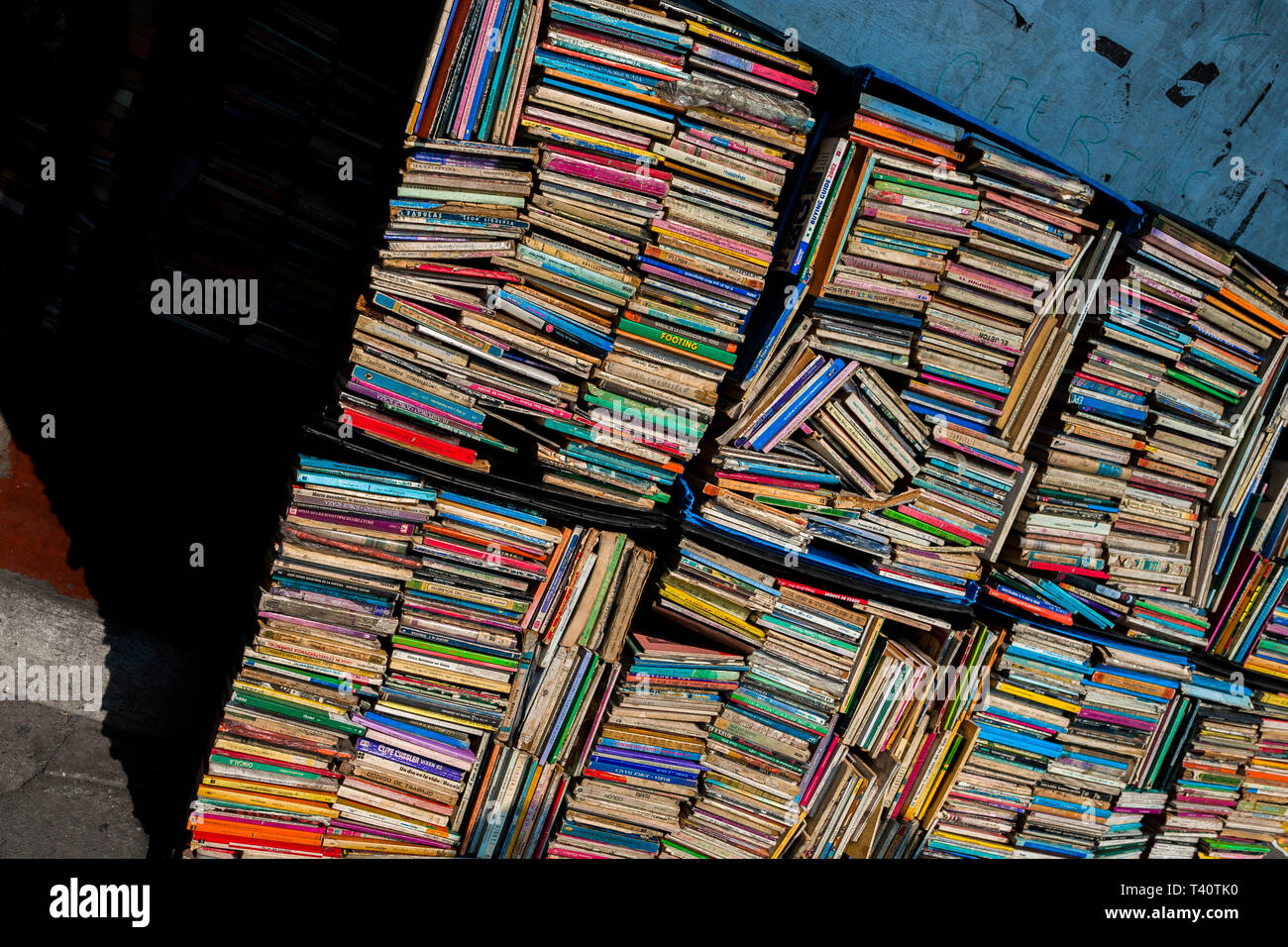 Street book shelves box hi-res stock photography and images - Alamy