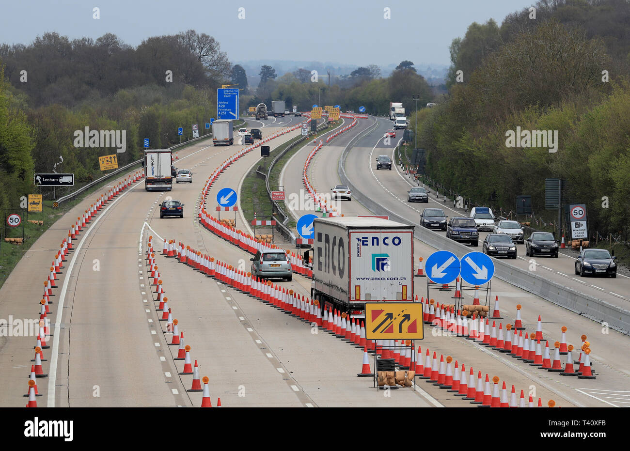 Contraflow system hi-res stock photography and images - Alamy
