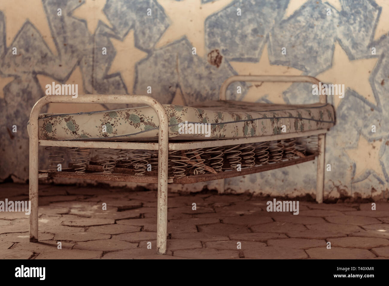 Rusty bed frame hi-res stock photography and images - Alamy