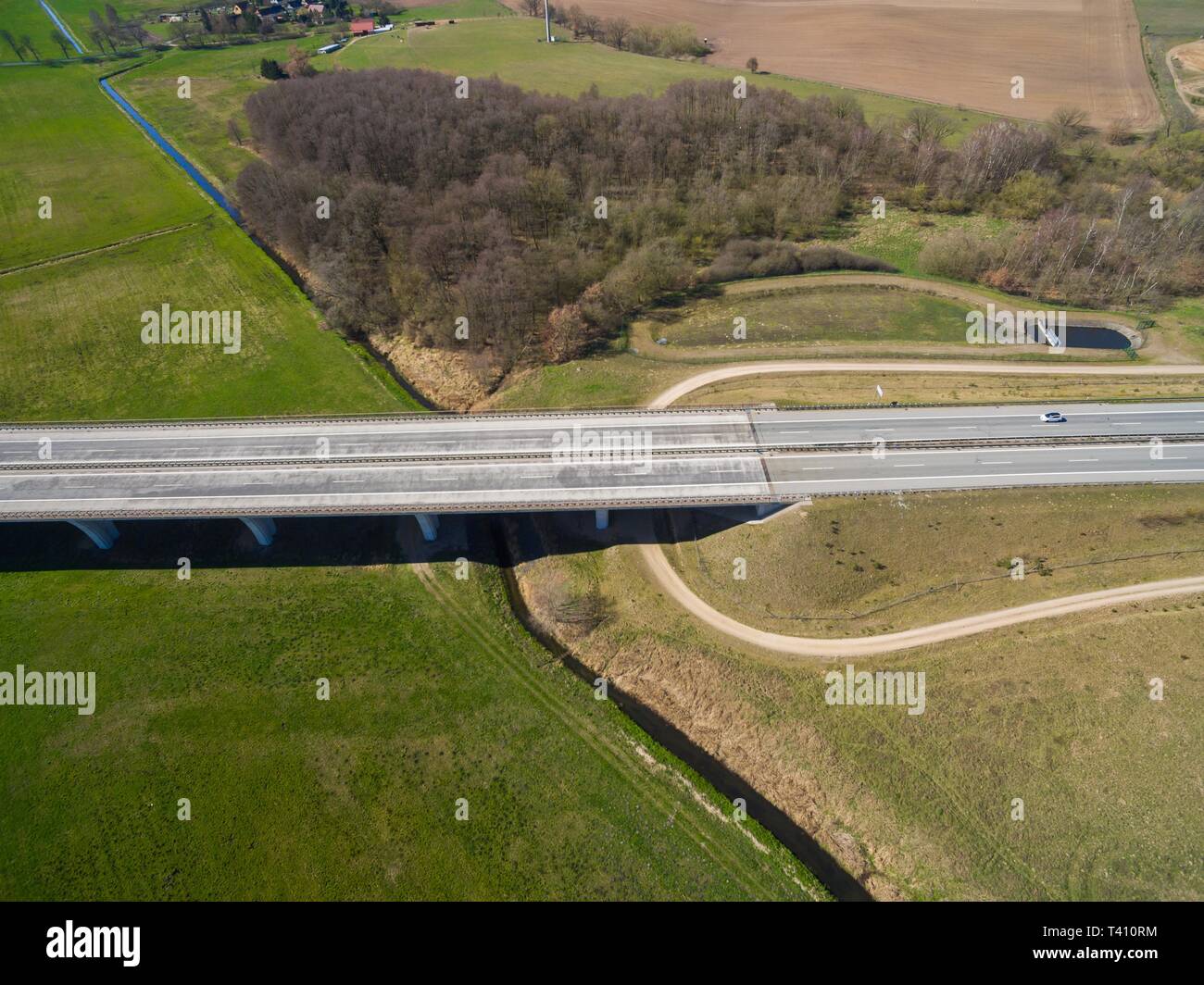 Bridge in rural area hi-res stock photography and images - Alamy