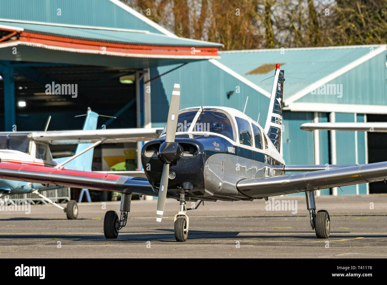 Piper warrior in flight hi-res stock photography and images - Alamy