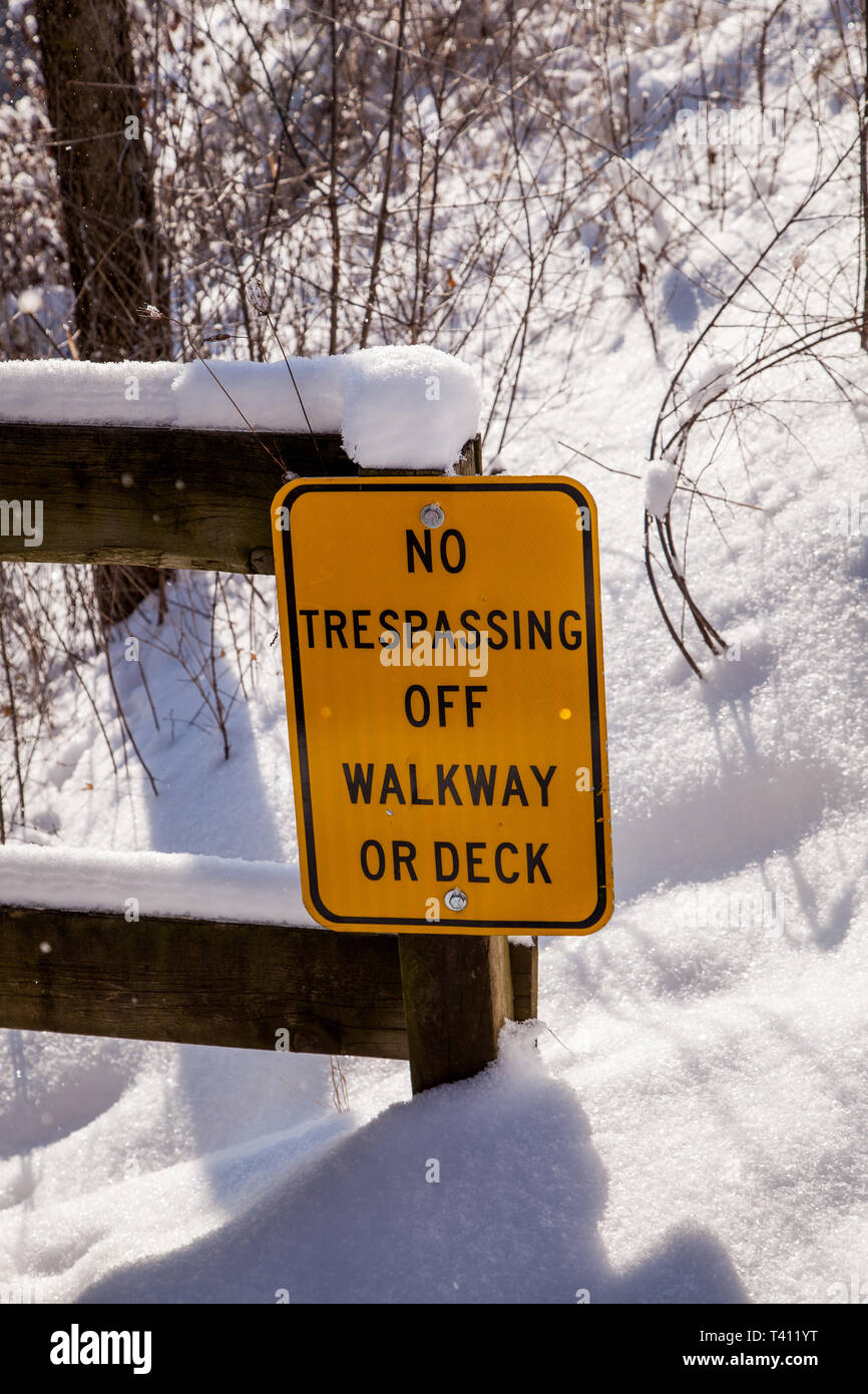 No trespassing sign on snowy tree hi-res stock photography and images ...