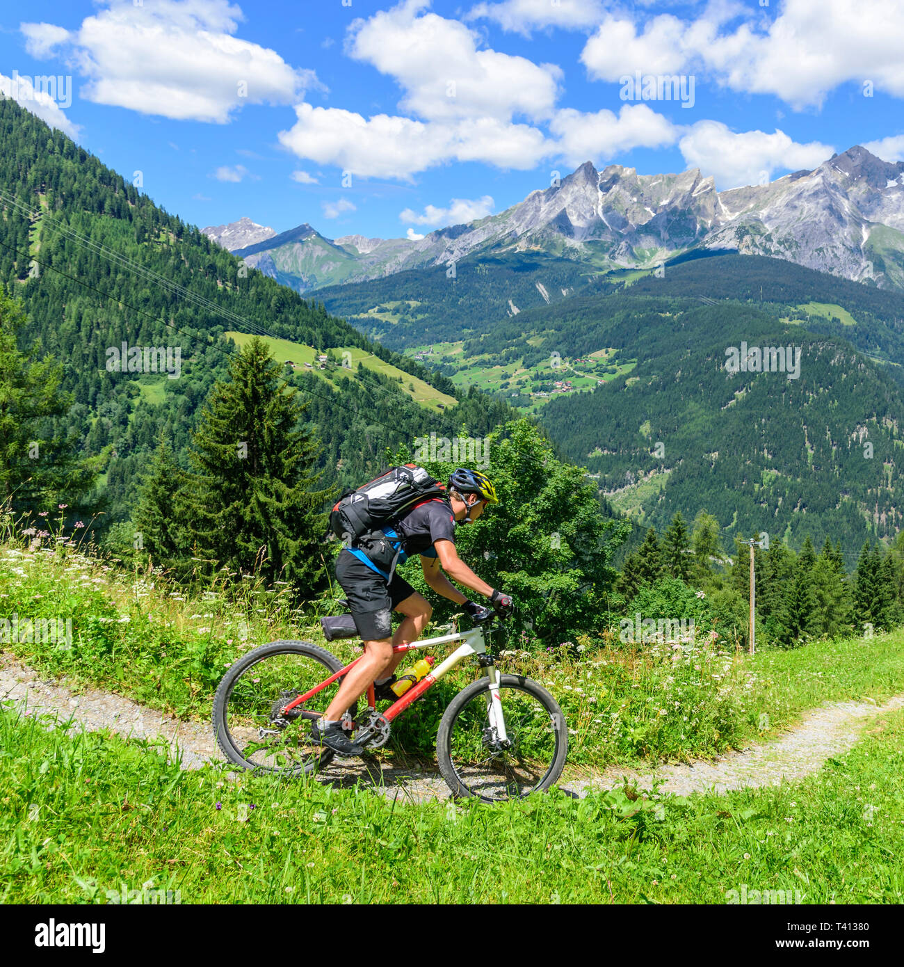 Single cycle hi-res stock photography and images - Alamy