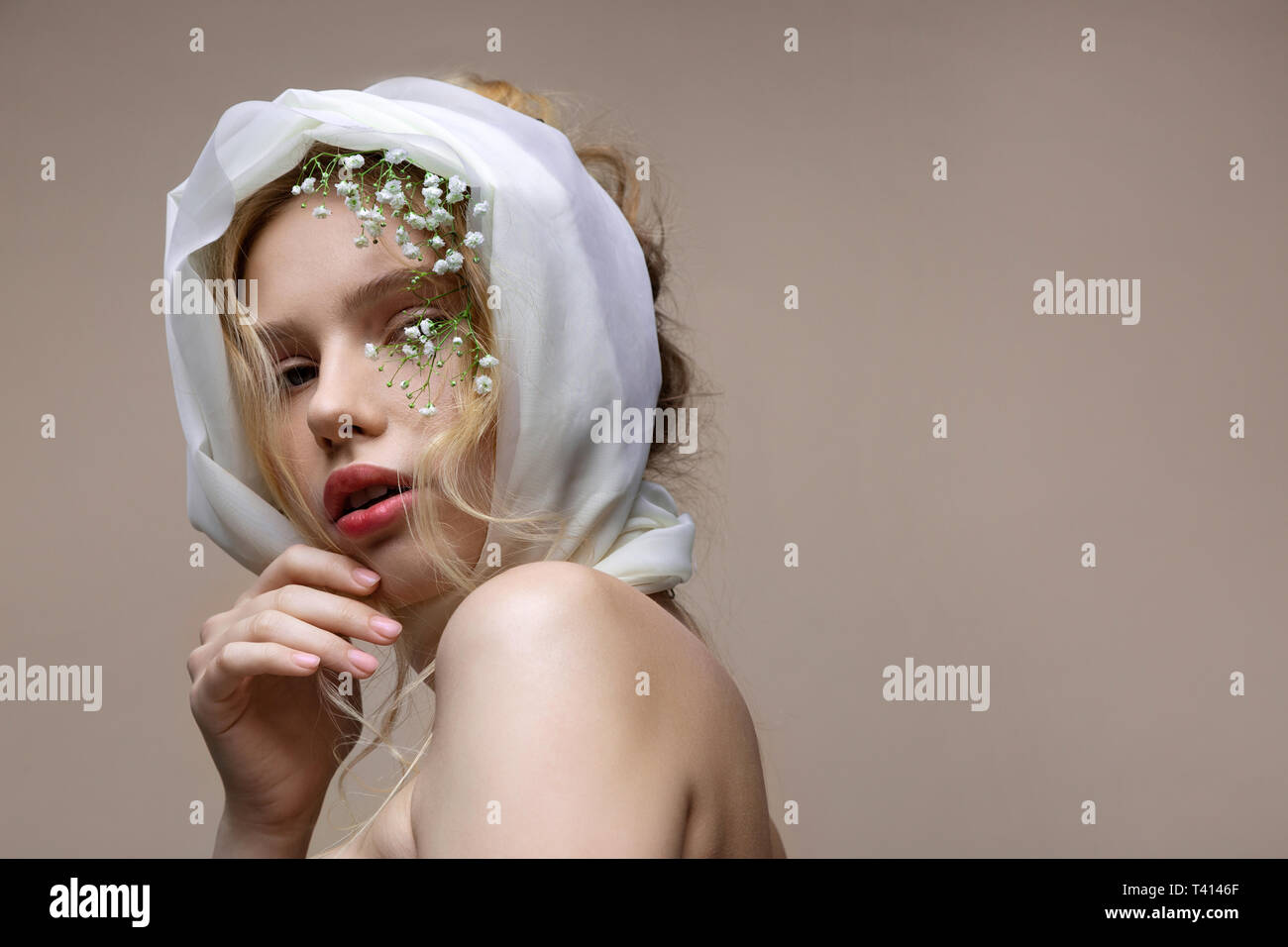 Modern woman magazine cover hi-res stock photography and images - Alamy