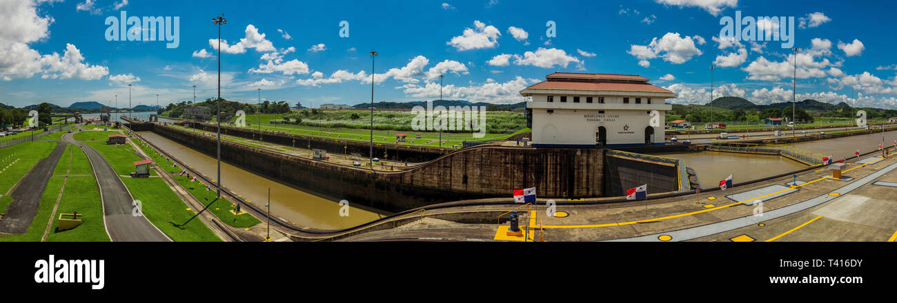 Panama canal boat locks hi-res stock photography and images - Alamy