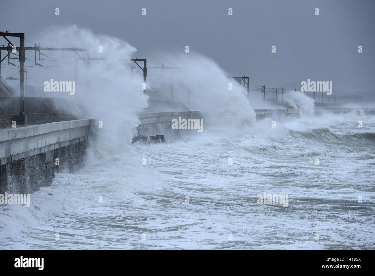 Scottish town Saltcoats see's Storm Gareth as very high winds cause ...