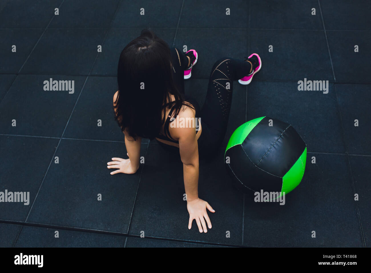 Muscular woman doing intense core workout in gym. Strong female doing ...