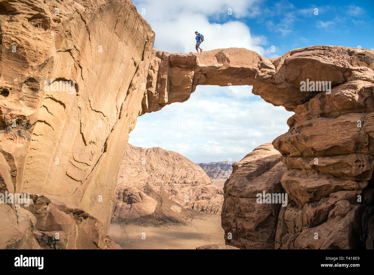 Walking across the desert hi-res stock photography and images - Alamy